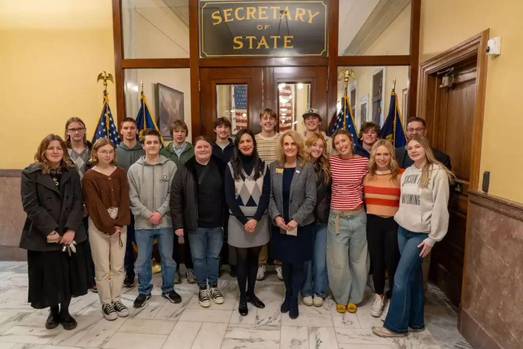 Stevensville students visit Montana State Capitol, Secretary of State's ...