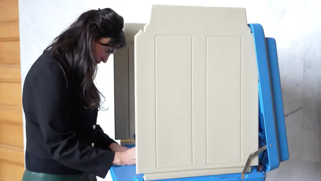 Secretary Christi Jacobsen: 'Nearly 285,000 absentee ballots received 1 ...